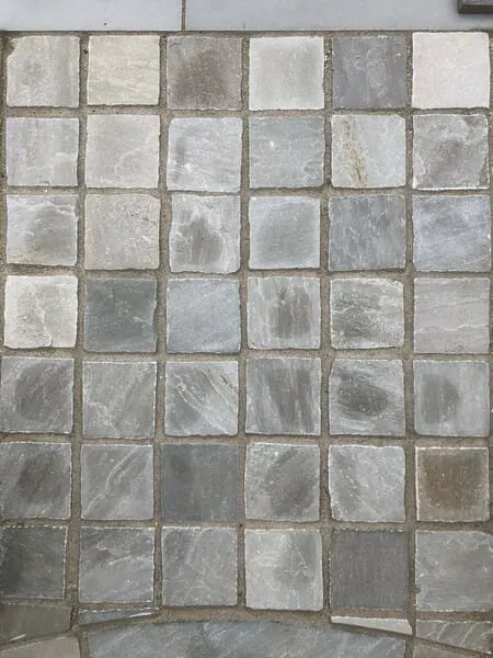 Kandla Grey Cobble Setts - 100x100x22mm